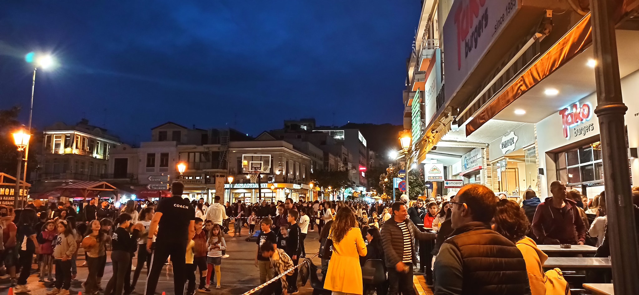 ΛΕΥΚΗ ΝΥΧΤΑ – Ο κόσμος της Καβάλας “διψάει” για βόλτα μετά από 2,5 ...