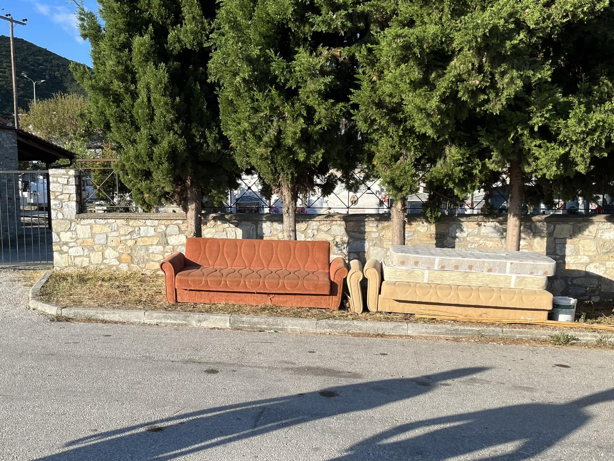 ΝΕΚΡΟΤΑΦΕΙΑ Ν.Ηρακλείτσας …χωρίς λόγια!