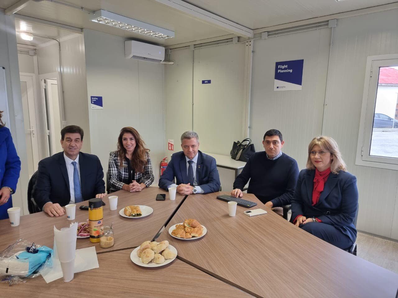 Επίσκεψη κλιμακίου της Νέας Δημοκρατίας στο αεροδρόμιο του Αμυγδαλεώνα