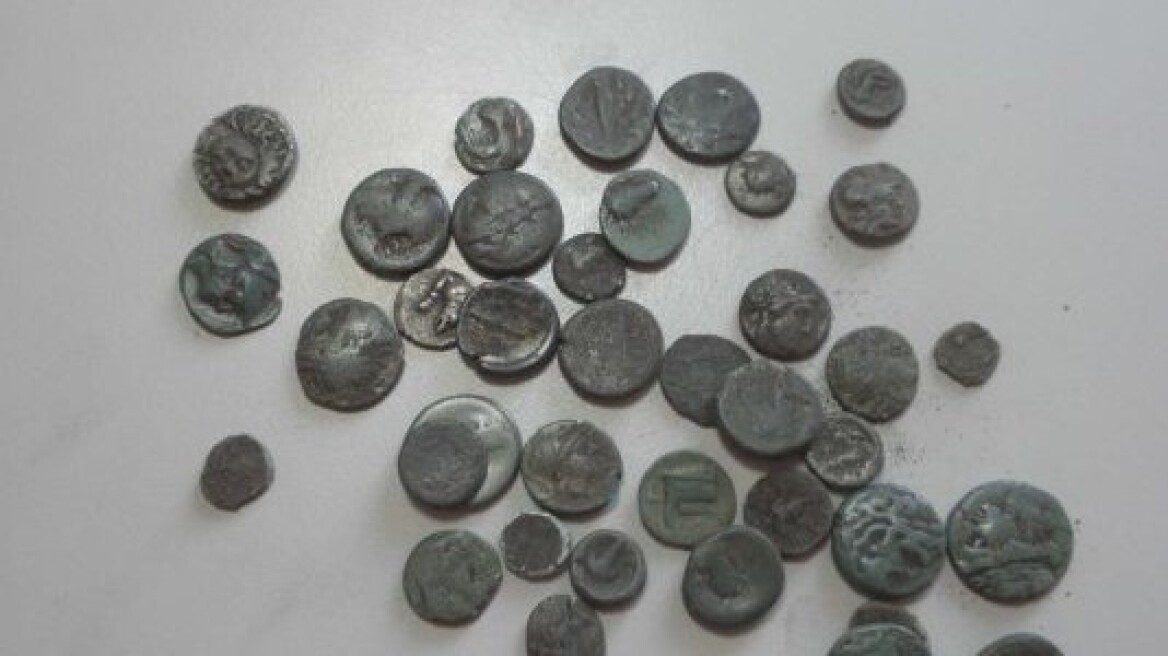 ΔΡΑΜΑ – Συνελήφθη 48χρονος με 195 αρχαία νομίσματα. Έψαχνε με ανιχνευτή ...