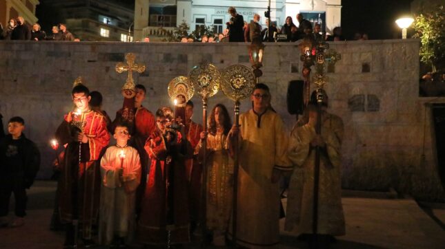 Η ΚΑΒΑΛΑ ΕΧΕΙ ΠΟΙΜΕΝΑΡΧΗ (Πρωτοφανείς εικόνες στην κεντρική πλατεία ...