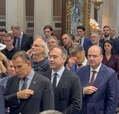 ΑΠΙΣΤΕΥΤΕΣ ΣΚΗΝΕΣ στην ΜΗΤΡΟΠΟΛΗ ΑΘΗΝΩΝ με πρωταγωνιστή τον πρώην ΥΕΘΑ ...